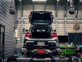 SUZUKI SWIFT SPORTS ZC33S × T-DEMAND PRO DAMPER スポーツ+生脚シャコタンのスイスポ誕生！！｜タイヤ&ホイール PIT BULL