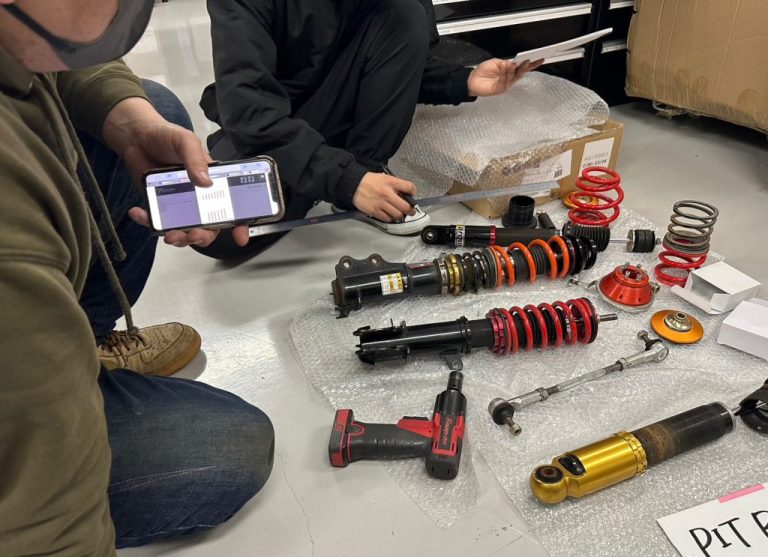 SUZUKI SWIFT SPORTS ZC33S × T-DEMAND PRO DAMPER スポーツ+生脚シャコタンのスイスポ誕生！！｜タイヤ&ホイール PIT BULL