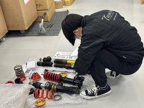 SUZUKI SWIFT SPORTS ZC33S × T-DEMAND PRO DAMPER スポーツ+生脚シャコタンのスイスポ誕生！！｜タイヤ&ホイール PIT BULL