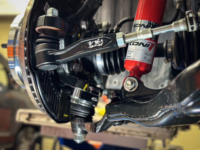 PIT BULL DEMO CAR No.4 HIACE 4WD 足回りローダウンカスタムご依頼ありがとうございます!!｜タイヤ&ホイール PIT BULL