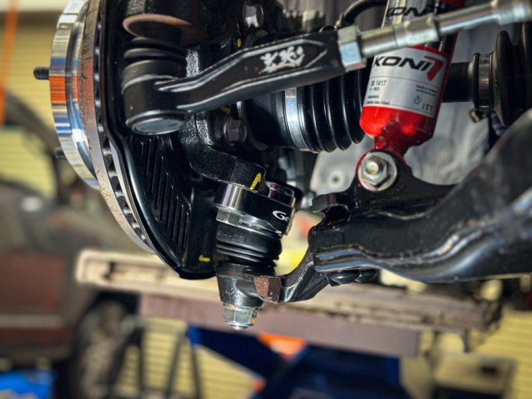 PIT BULL DEMO CAR No.4 HIACE 4WD 足回りローダウンカスタムご依頼ありがとうございます!!｜タイヤ&ホイール PIT BULL