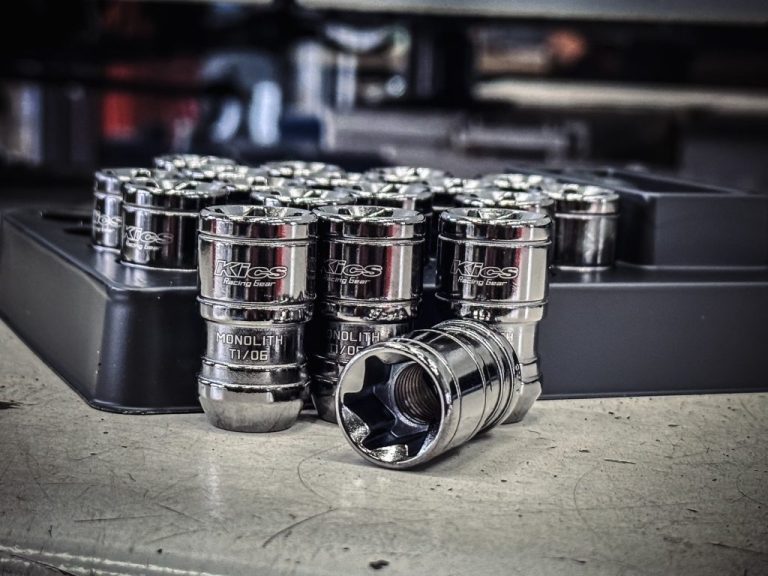 PIT BULL DEMO CAR No.4 HIACE 4WD 足回りローダウンカスタムご依頼ありがとうございます!!｜タイヤ&ホイール PIT BULL