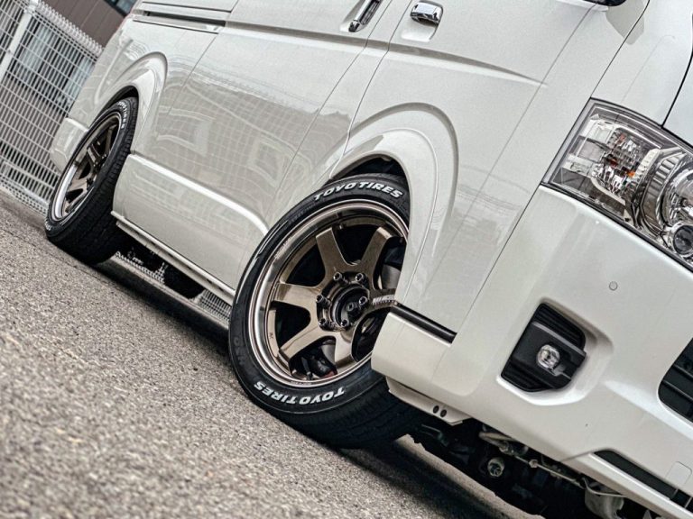 PIT BULL DEMO CAR No.4 HIACE 4WD 足回りローダウンカスタムご依頼ありがとうございます!!｜タイヤ&ホイール PIT BULL